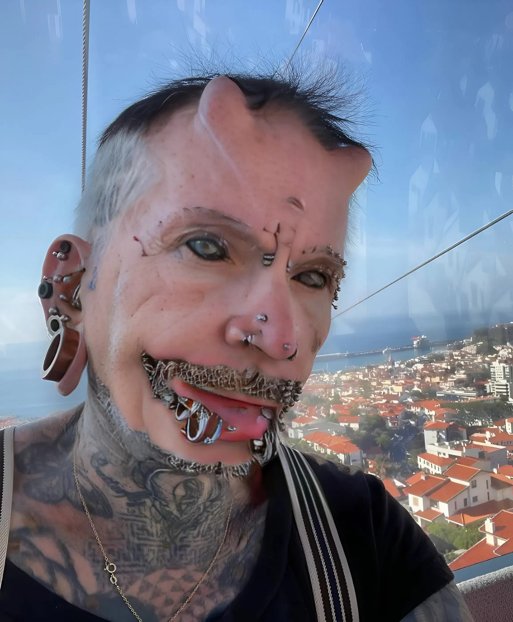 Transformation choquante : comment un employé de bureau ordinaire est ...